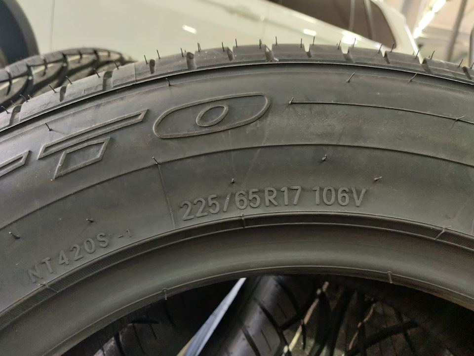 Шины Nitto NT 420S 225/65 R17 106V — Volkswagen Tiguan (2G), 2 л, 2018 ...
