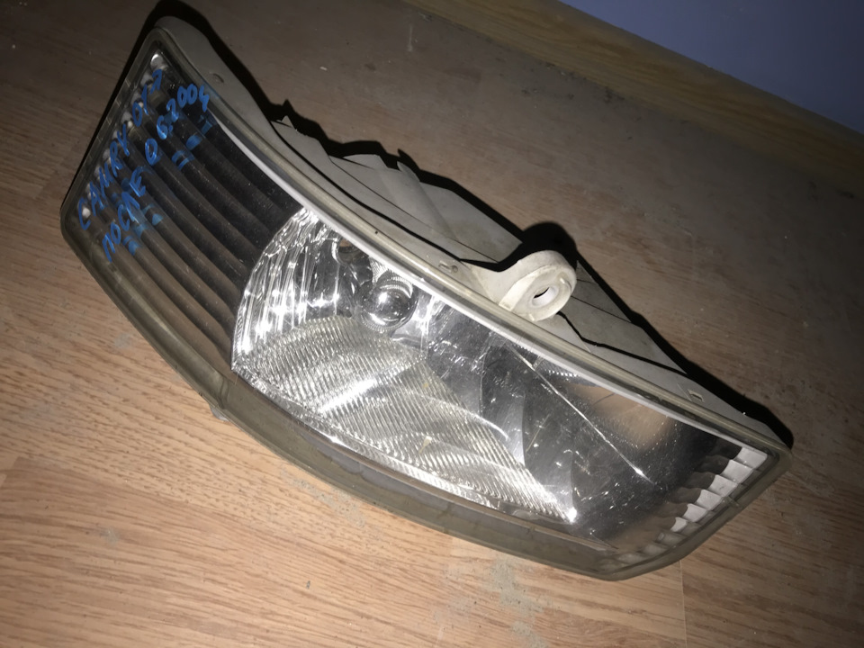 Фара противотуманная левая Toyota Camry 2004-06 на Toyota Camry (XV30 ...