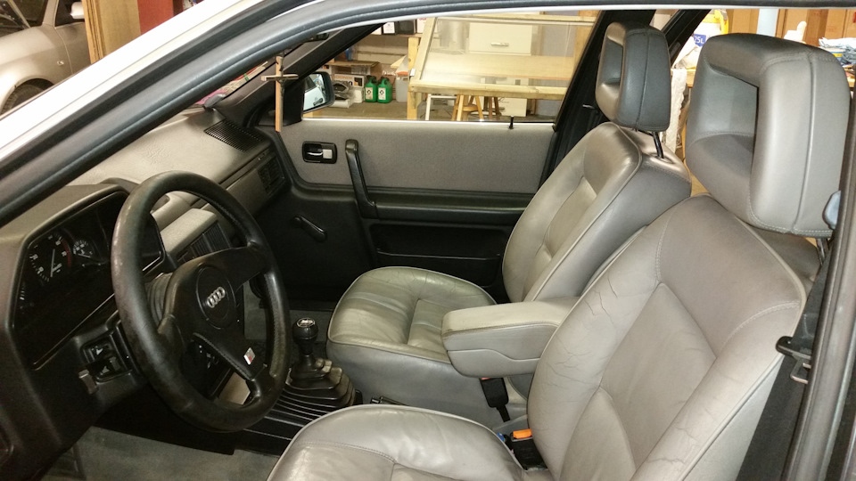 Светлый кожаный салон и S-руль мне в сотку! — Audi 100 (C3), 1,8 л ...