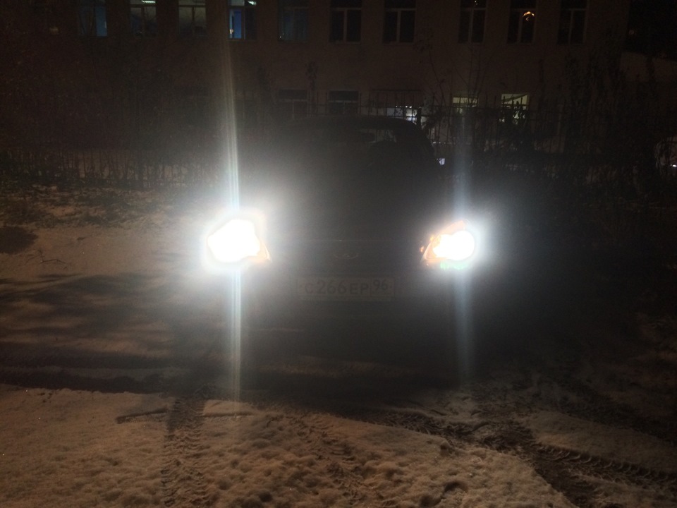 Заменил стандартные лампочки 55w ближнего света. — Lada Приора седан, 1 ...