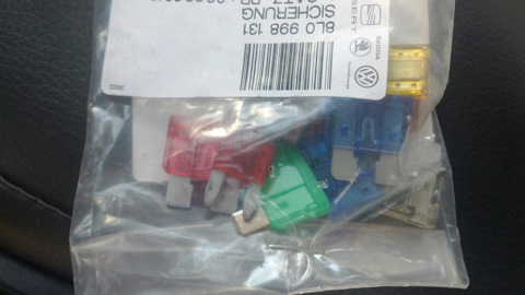 8L0998131 Комплект нож. предохранителей VAG | Запчасти на DRIVE2