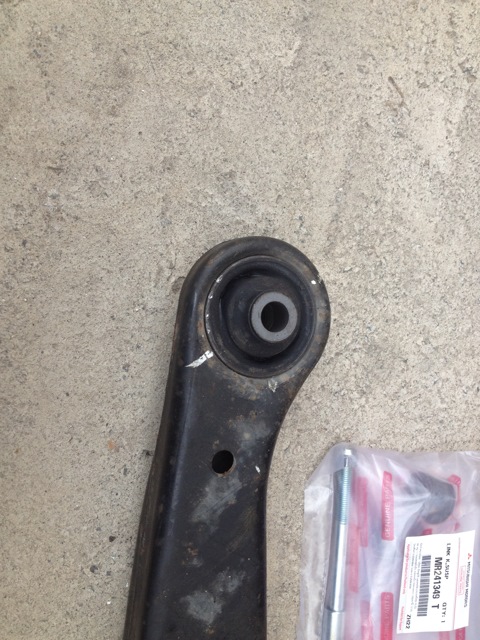 MR241349 Стойка стабилизатора Mitsubishi | Запчасти на DRIVE2