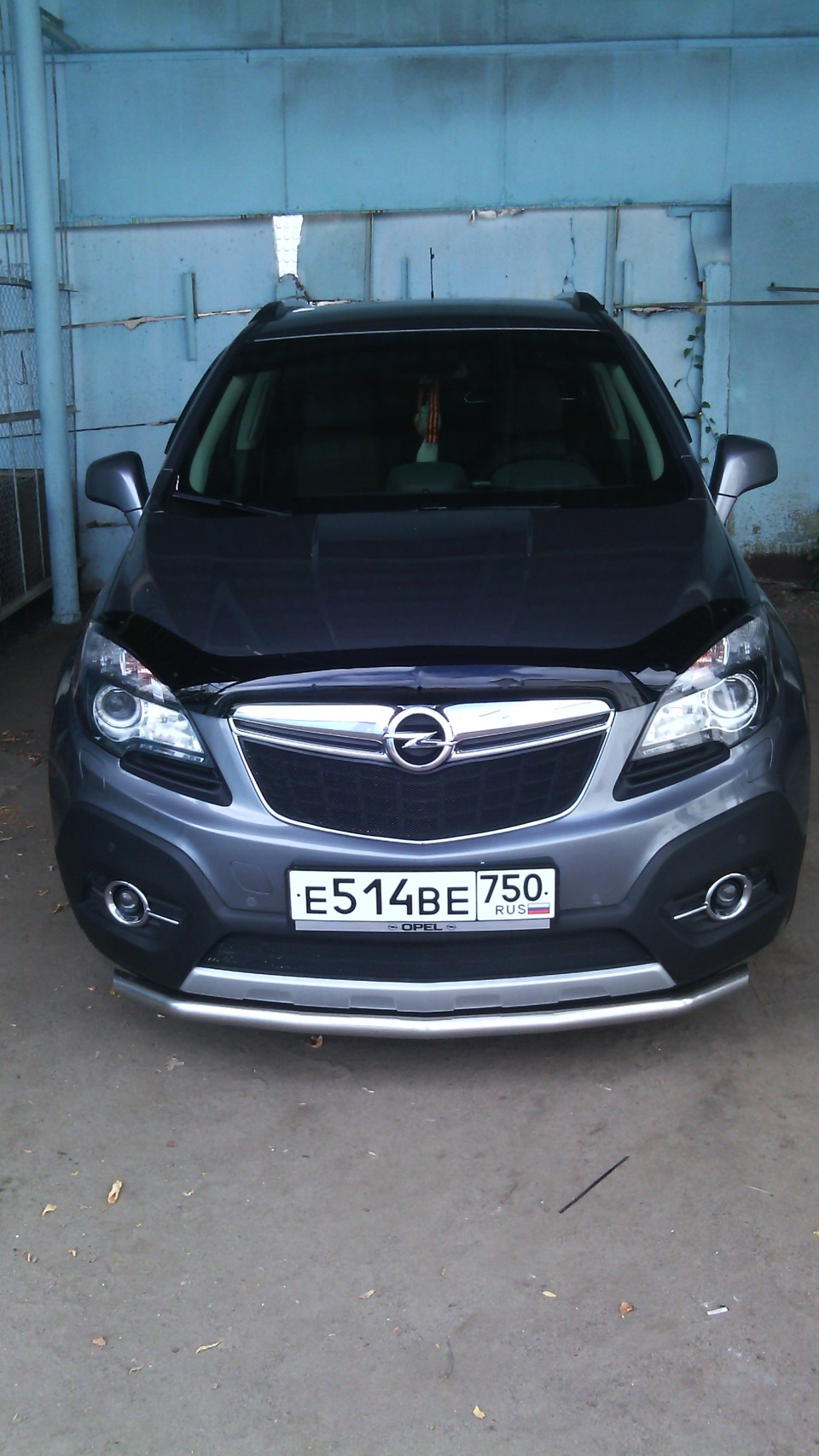 отбойник капото — Opel Mokka (1G), 2014 года | аксессуары | DRIVE2