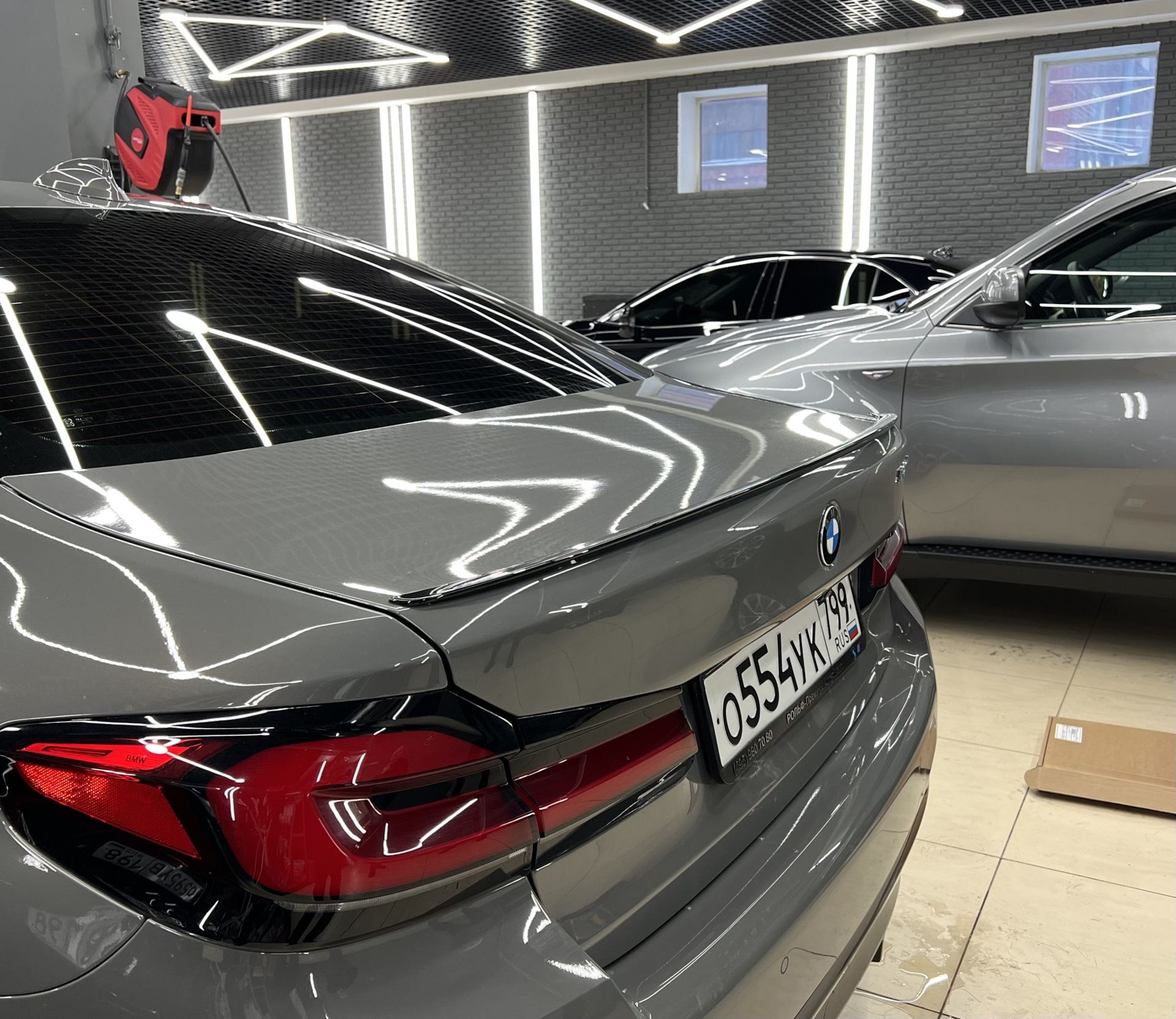 Спойлер занял свое место — BMW 5 series (G30), 3 л, 2020 года ...