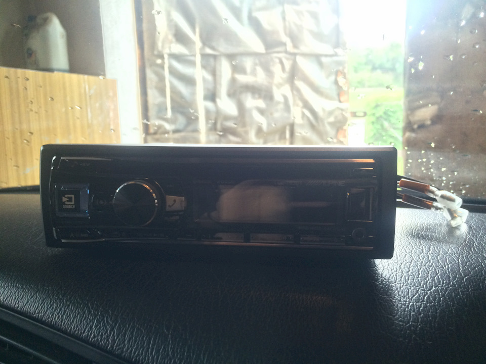 #6 Alpine CDE-193BT — Volkswagen Golf Cabriolet Mk3, 2 л, 1997 года ...