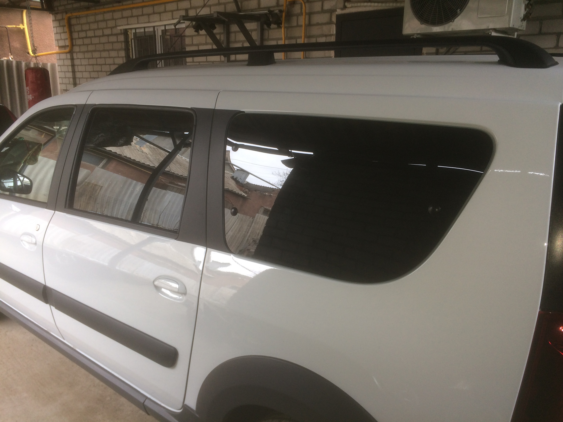 Тонировочка — Lada Largus Cross, 1,6 л, 2017 года | тюнинг | DRIVE2