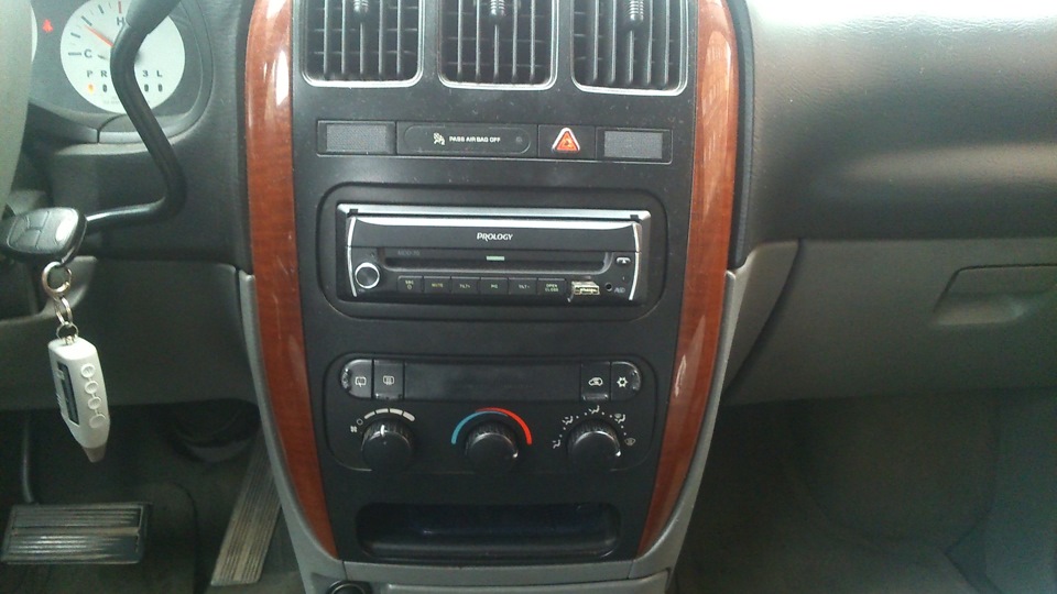Установил магнитолу с экраном — Chrysler Town and Country IV, 3,3 л ...