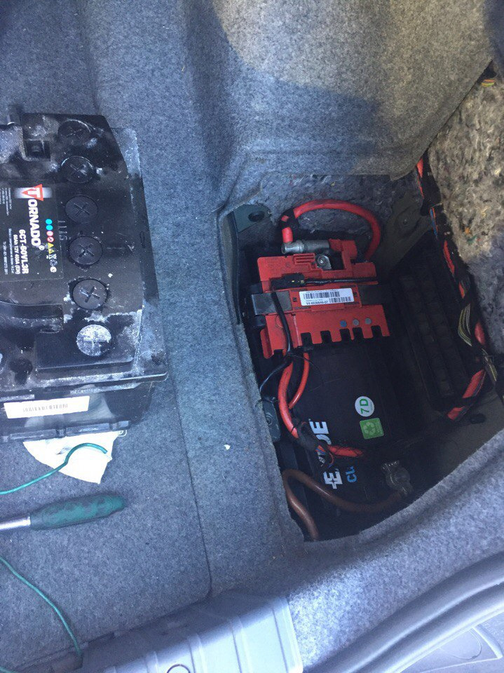 #14. Замена аккумулятора — BMW 3 series (E90), 2,5 л, 2006 года ...