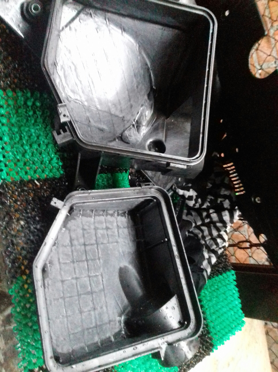 Направляющие задних суппортов — Mitsubishi Lancer X, 1,8 л, 2008 года ...