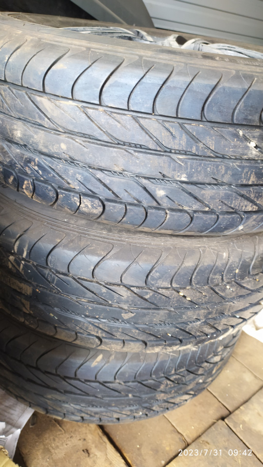 Шины летние Dunlop 205/65 R15, литые диски 15 4x100 на Nissan Almera V ...