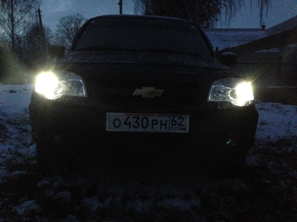 Заменил габаритные лампочки. — Chevrolet Niva (1G), 1,7 л, 2012 года ...