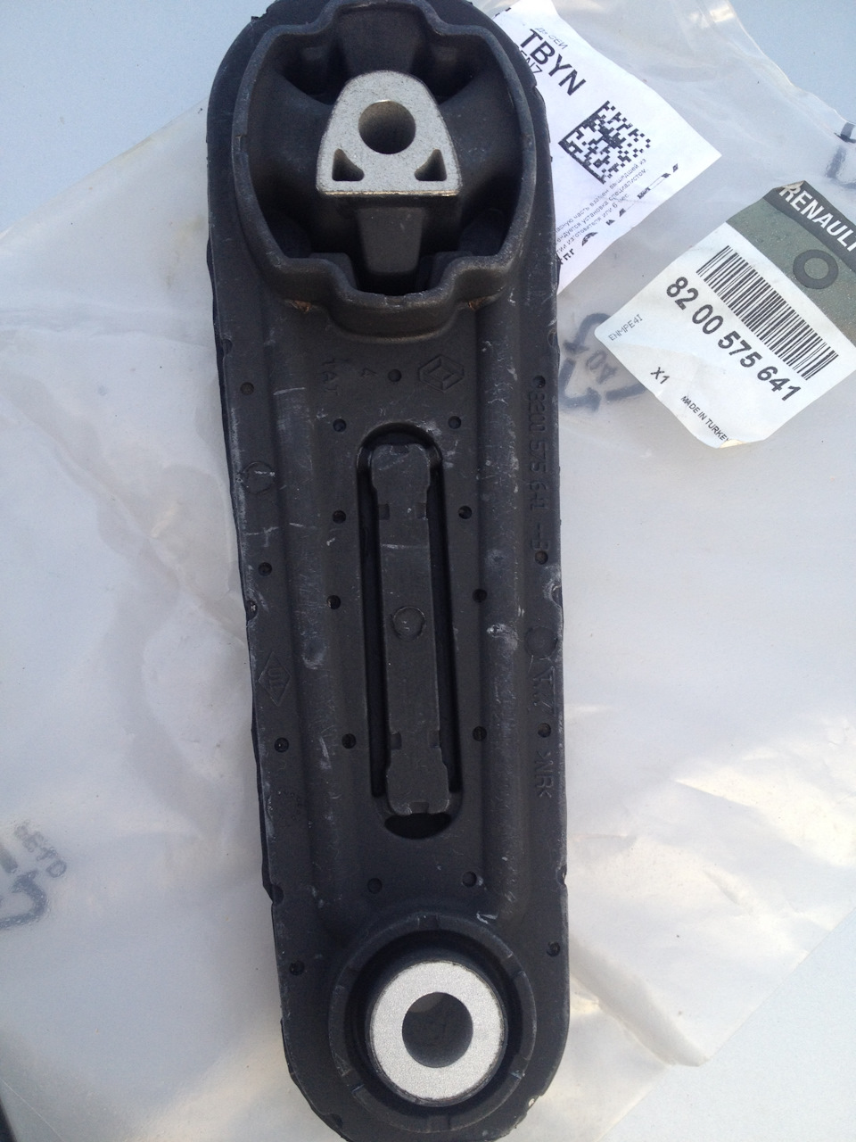 Замена нижней опоры двигателя — Lada Ларгус, 1,6 л, 2013 года | визит ...