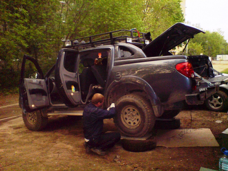 а вот и парктроник! :) — Mitsubishi L200 (4G), 2,5 л, 2008 года ...