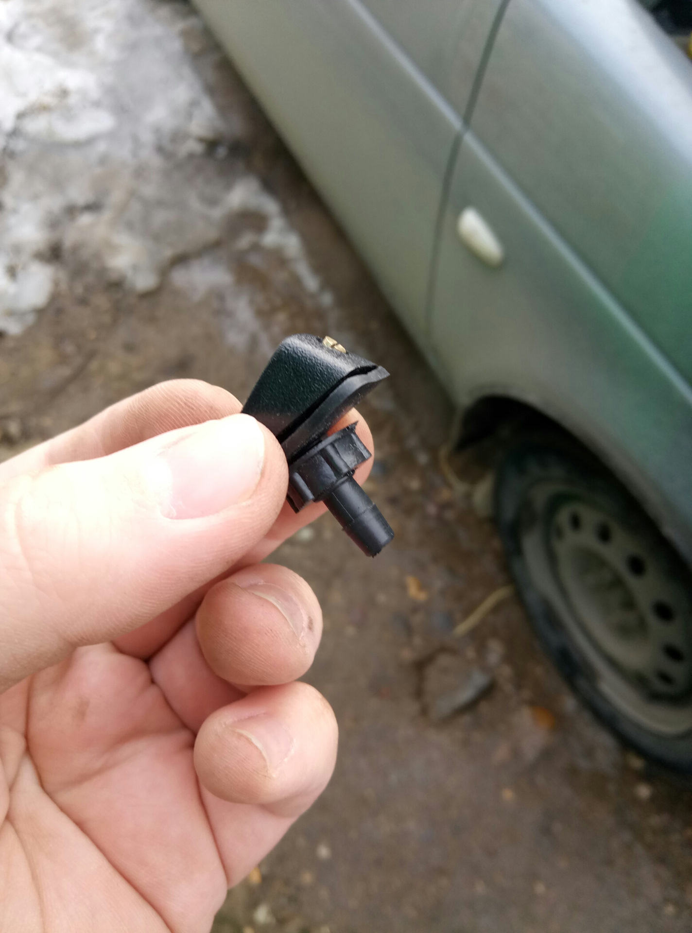 Свечи, форсунки омывателя — Lada Приора седан, 1,6 л, 2010 года ...