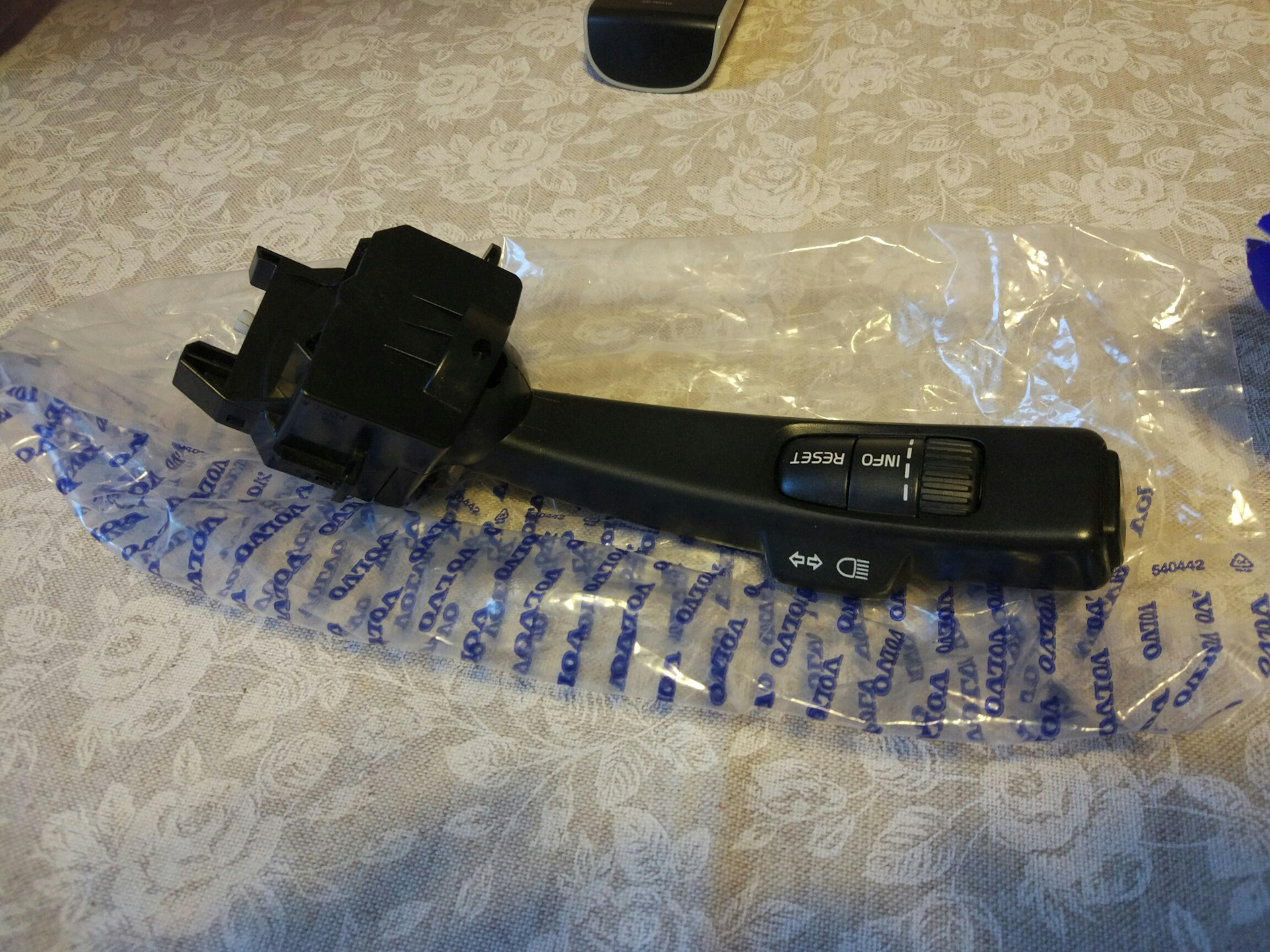 Замены рычага поворотника — Volvo S40 (2G), 2,4 л, 2007 года | своими ...