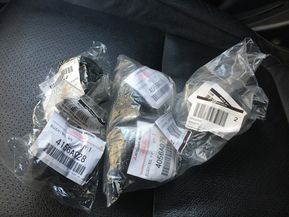 Втулки стабилизатора перед, зад. — Mitsubishi Outlander (3G), 2,4 л ...