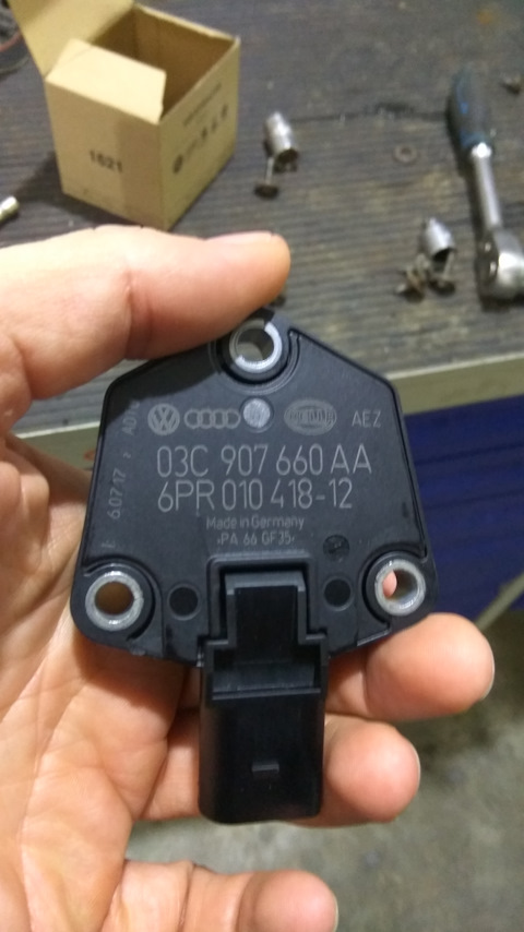 03C907660AA Датчик уровня масла / AUDI A4, A5, A6, A7, A8, Q5, Q7, VW ...