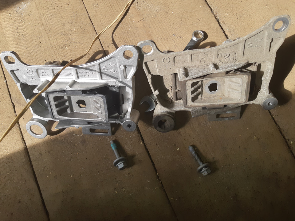 112205136R Опора л двс RENAULT | Запчасти на DRIVE2