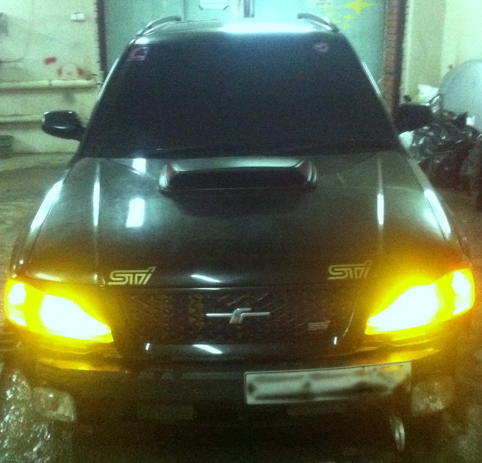 JDM Yellow Eyes, STI Bench & Happy Year — Subaru Forester (SF), 2 л ...