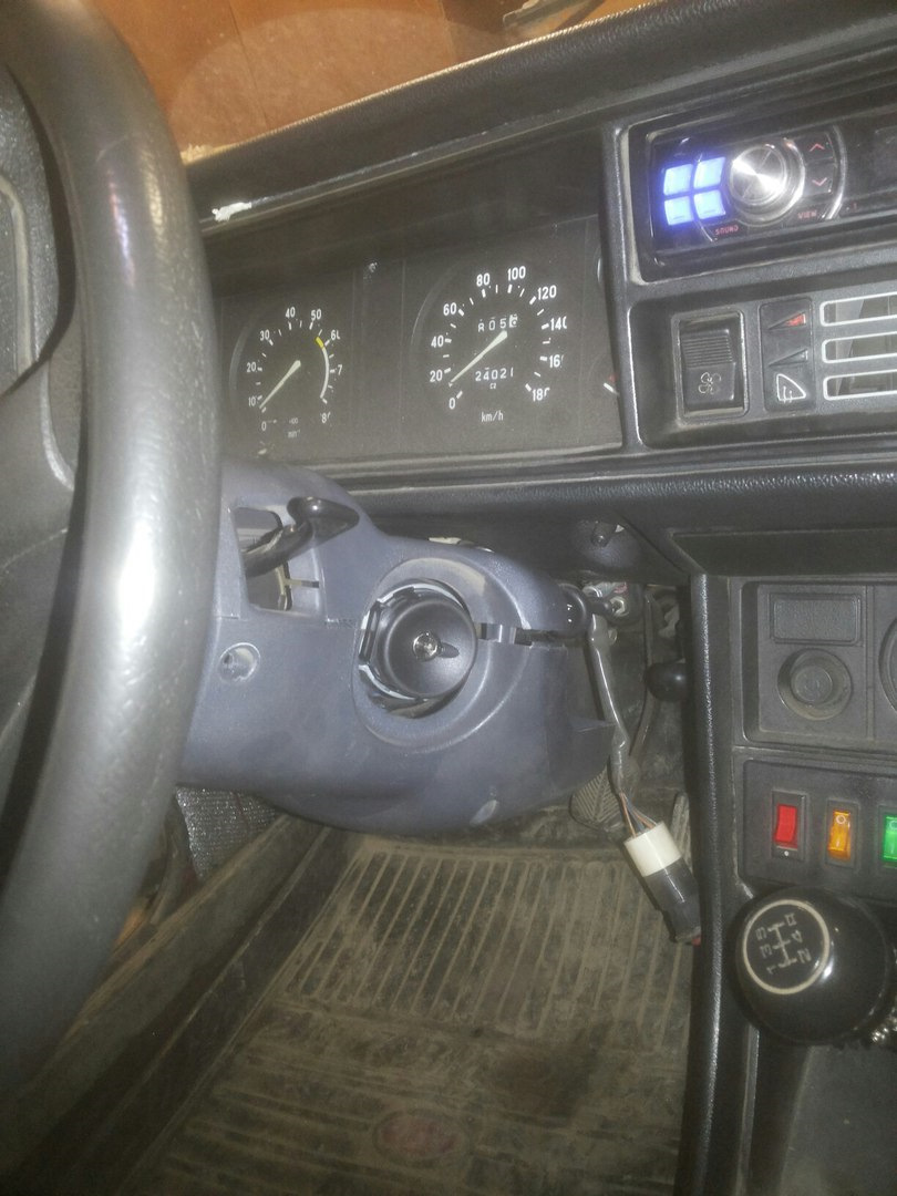 Поставил подрулевые от шеви, замок 2110, и пластик калина — Lada 21074 ...
