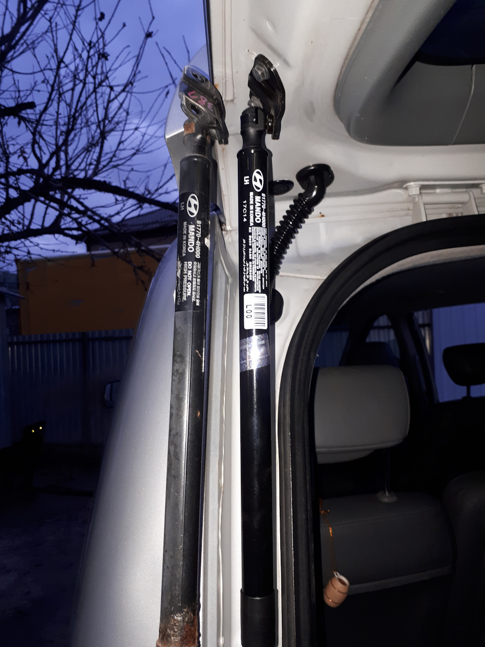 817704H000 Амортизационная стойка багажной двери KIA HYUNDAI | Запчасти ...