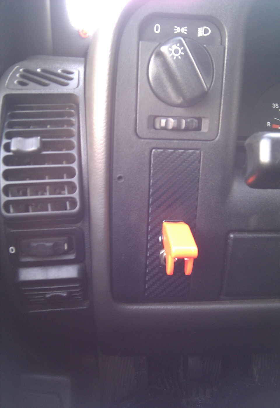 Тумблер на вкл/выкл саба — Opel Omega A, 2 л, 1988 года | стайлинг | DRIVE2