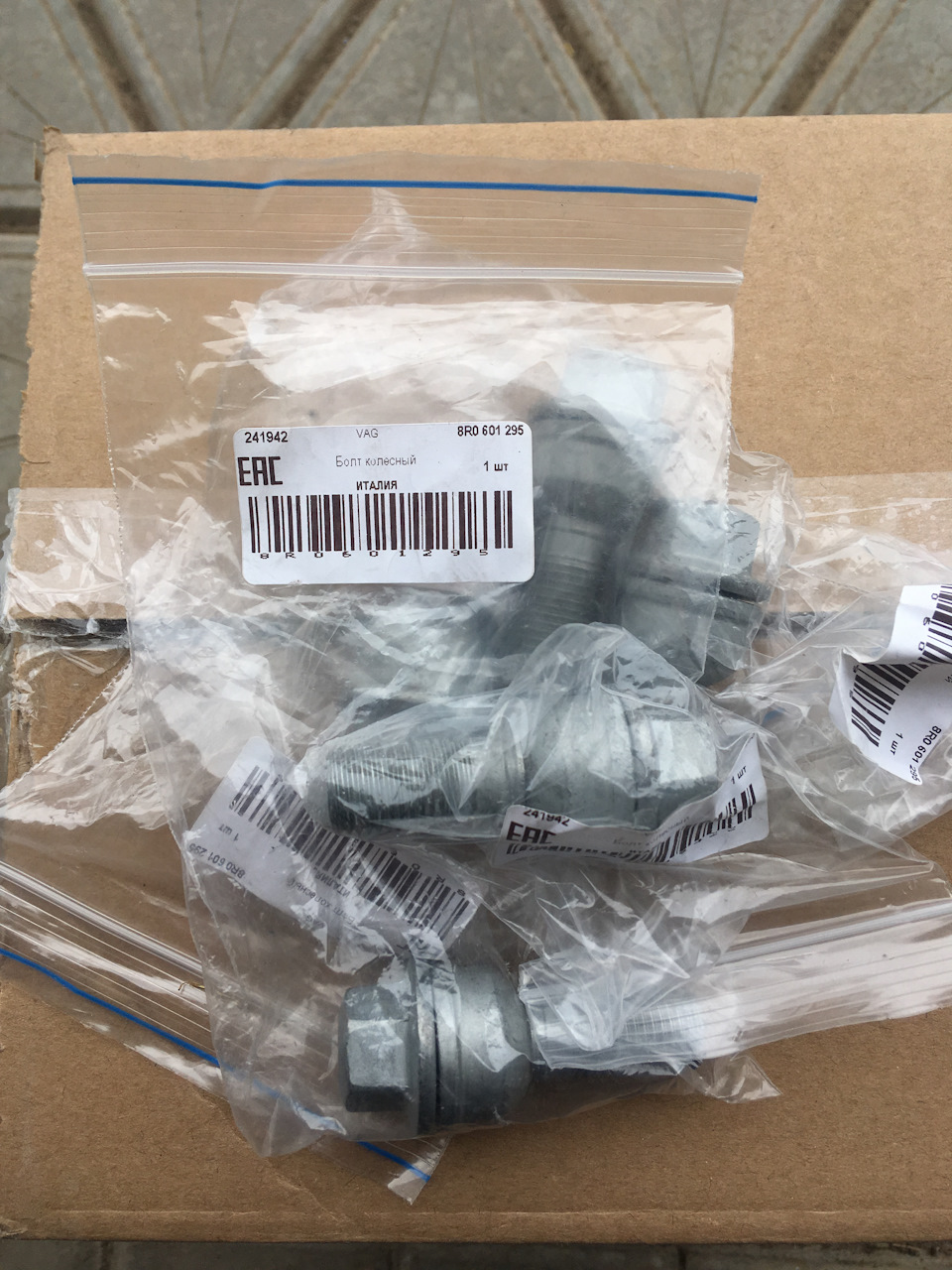 8R0601295 Болт крепления колес VAG | Запчасти на DRIVE2