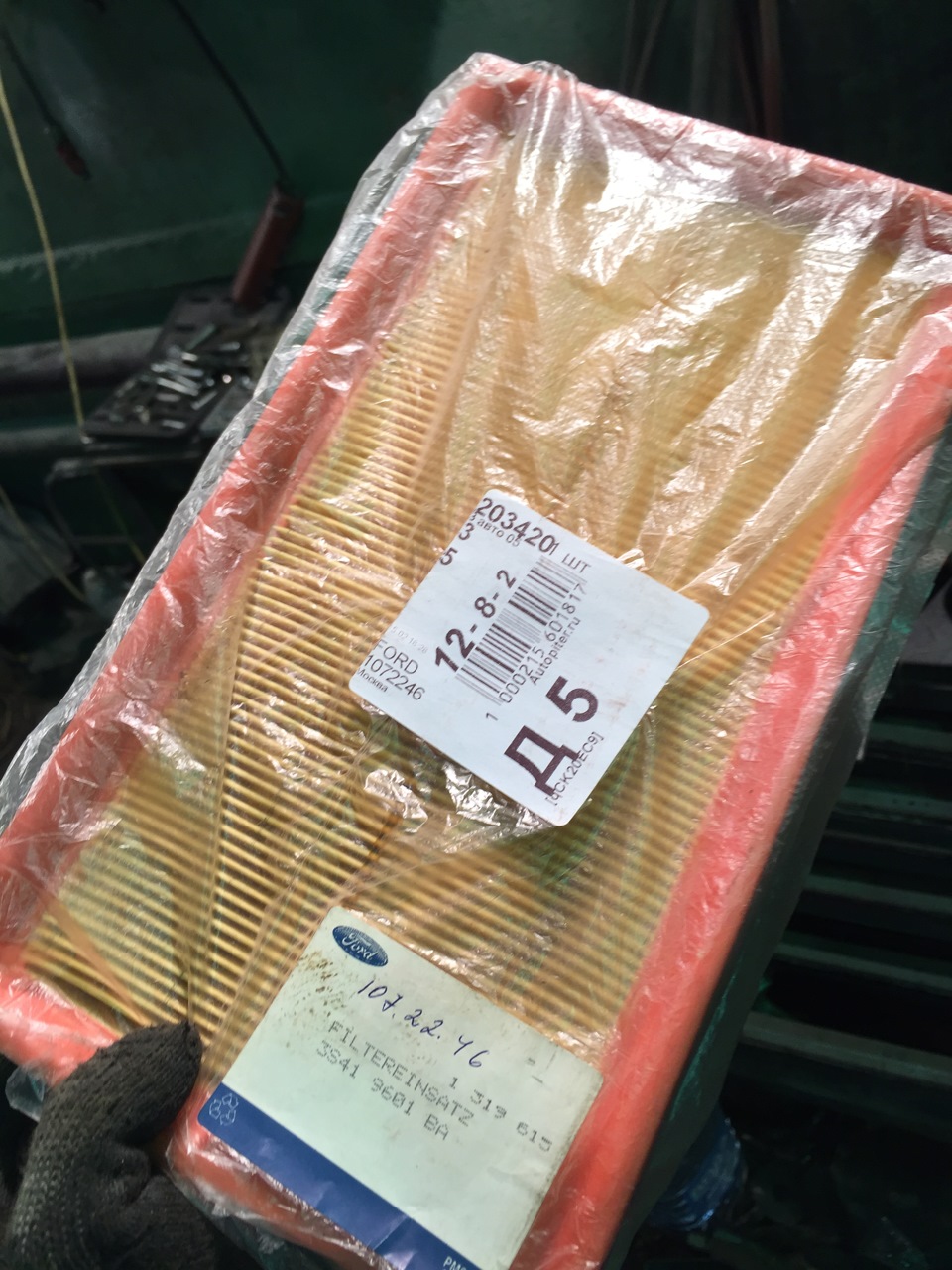 1072246 ФИЛЬТР ВОЗДУШНЫЙ / FOCUS 1.4-2.0 08/98~, TRANSITR/TURNEO ...