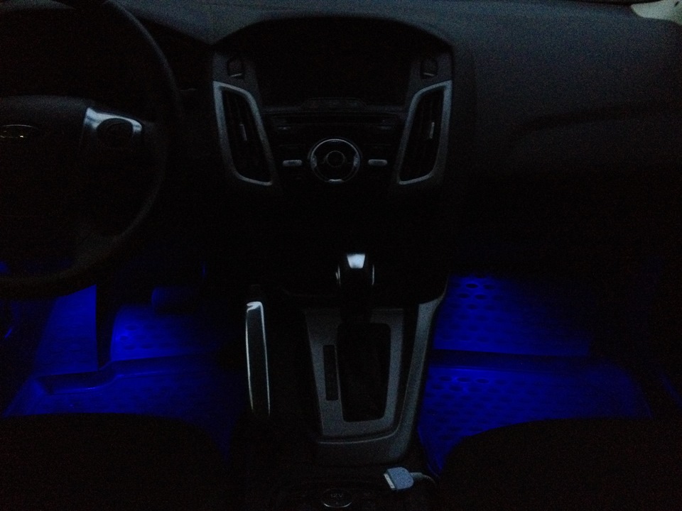 Подсветка ног — Ford Focus Sedan III, 1,6 л, 2012 года | тюнинг | DRIVE2