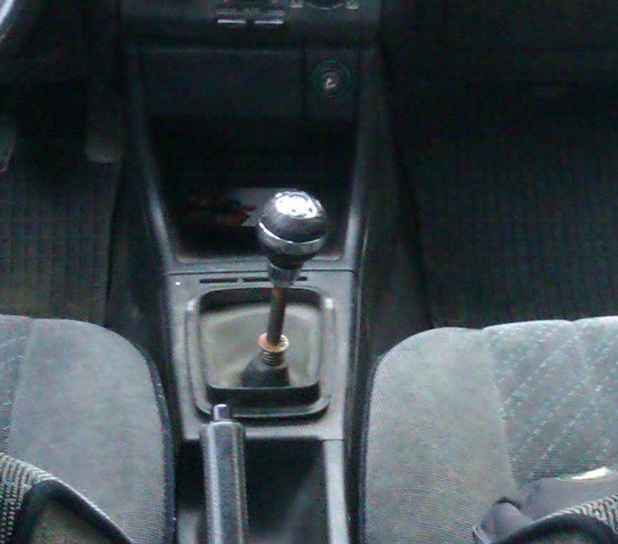 Ручка КПП, и родные колпаки. — Volkswagen Passat B3, 2 л, 1990 года ...