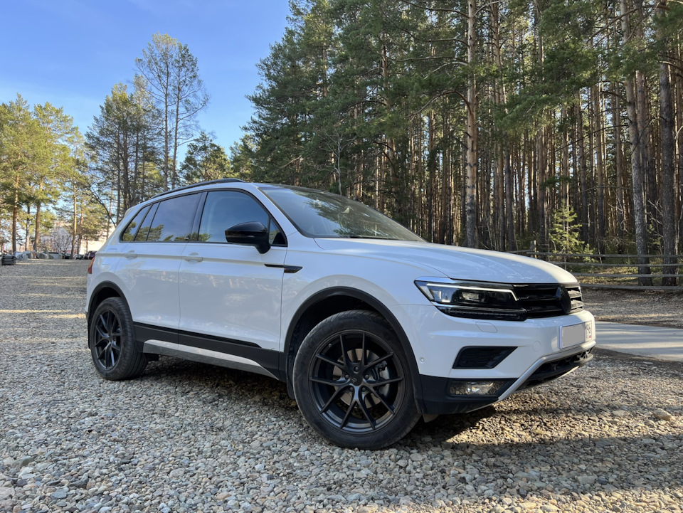 Поставили летние колеса, тоже 19', Sakura Wheels YA8109. — Volkswagen Tiguan (2G), 1,4 л, 2020 ...