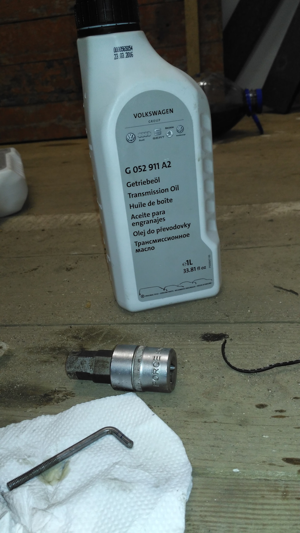 Замена масла в КПП — Audi A6 Avant (C5), 1,8 л, 2002 года | своими ...