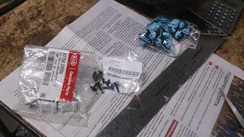 877582S000 Фиксатор молдинга кузова KIA HYUNDAI | Запчасти на DRIVE2