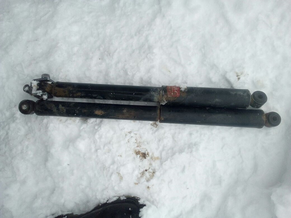 Задние амортизаторы — Suzuki Jimny (1G), 1,3 л, 2001 года | своими ...