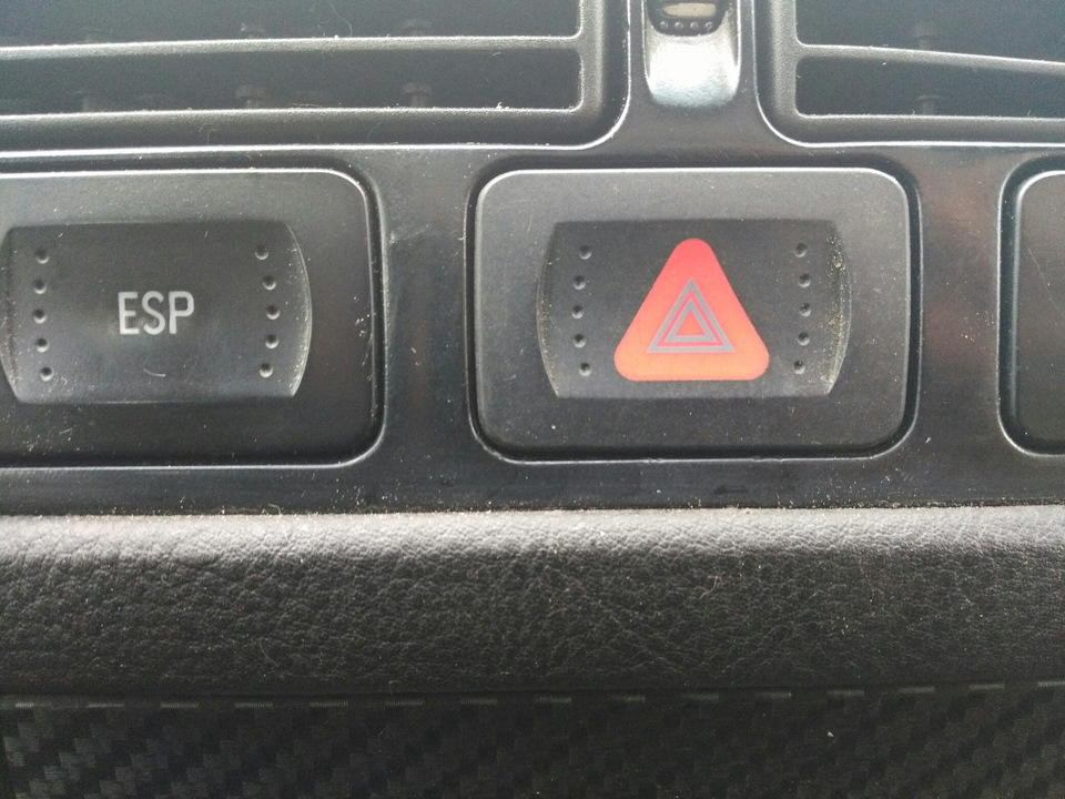 Кнопка аварийной остановки — Volkswagen Golf Mk4, 1,6 л, 2001 года ...