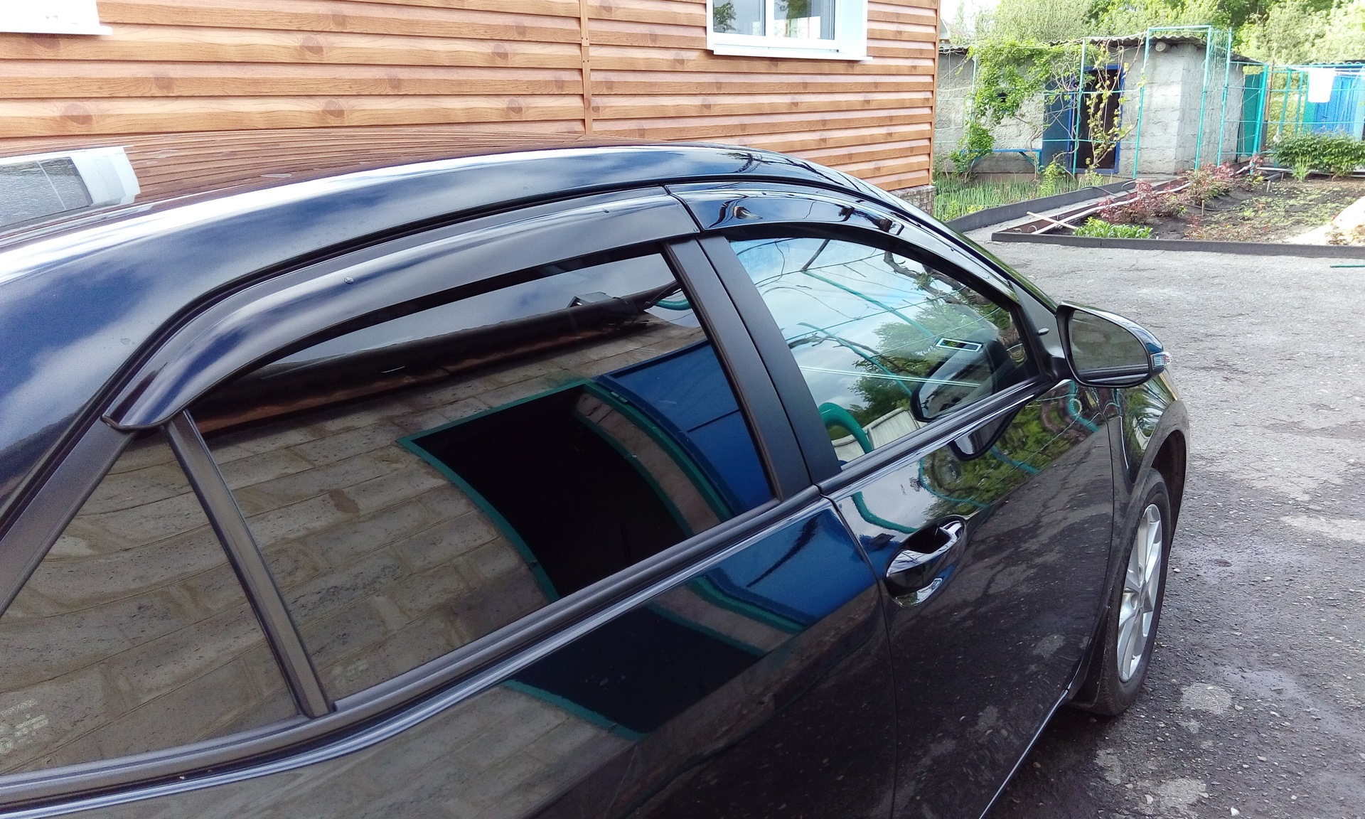 Дефлекторы на окна — Toyota Corolla (160), 1,6 л, 2014 года ...