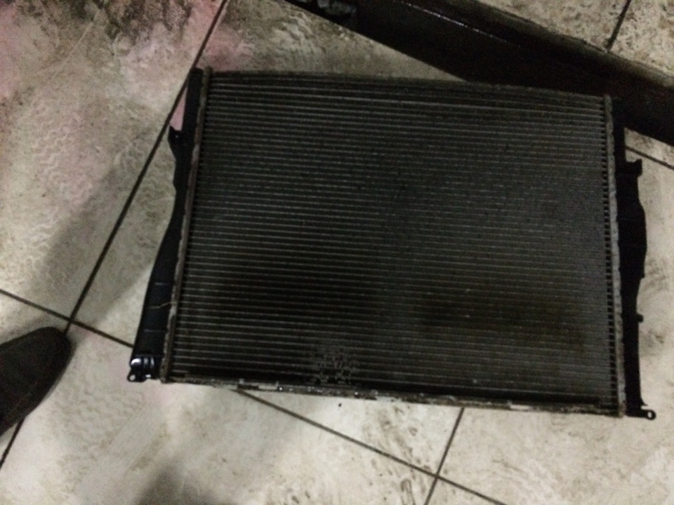 Замена радиатора — BMW 1 series (E81/E87), 2 л, 2005 года | визит на ...