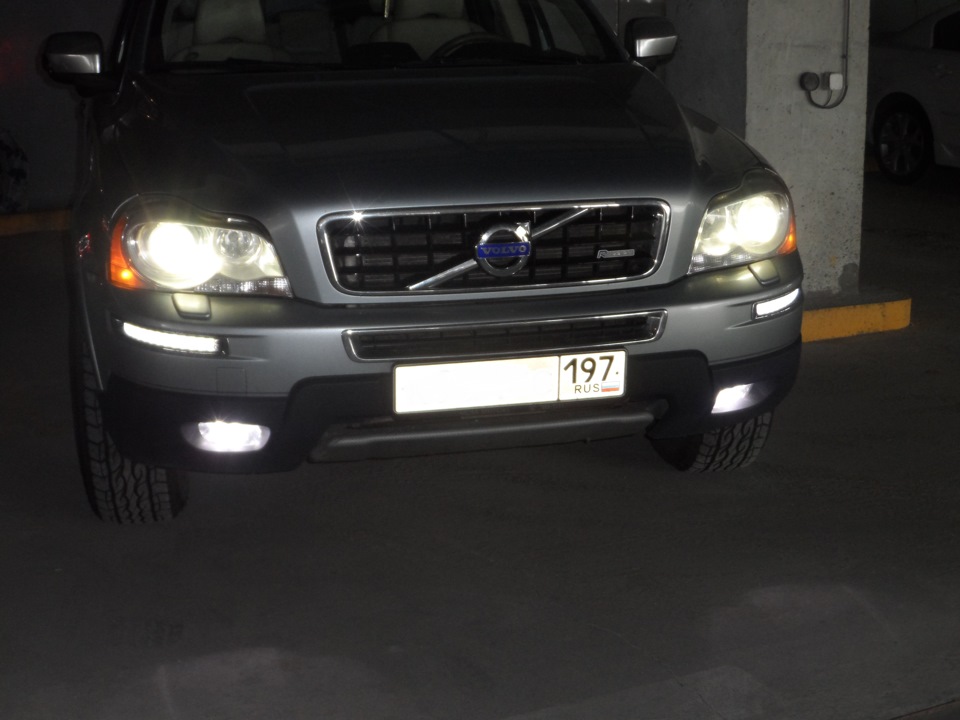 Передний бампер R-design — Volvo XC90 (1G), 2,5 л, 2007 года | стайлинг ...