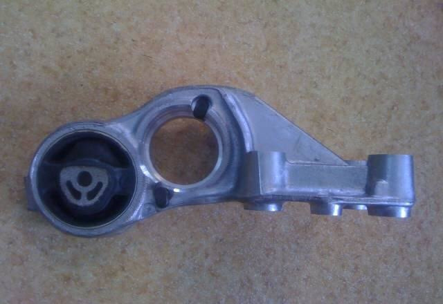 Замена нижней подушки двигателя — Peugeot 206 Sedan, 1,4 л, 2008 года ...