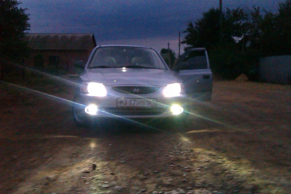 Туманки с линзами — Hyundai Accent (2G), 1,5 л, 2006 года | тюнинг | DRIVE2