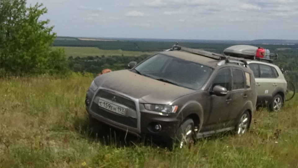 Солнечная батарея на крышу автомобиля. 2 — Mitsubishi Outlander XL, 2 л ...