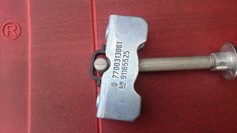 Замена регулятора ручника. — Opel Vivaro (1G), 1,9 л, 2005 года ...