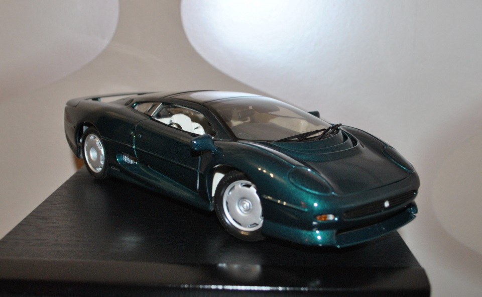 JAGUAR XJ220 1992 grünmetallic MAISTO 1/18 — DRIVE2