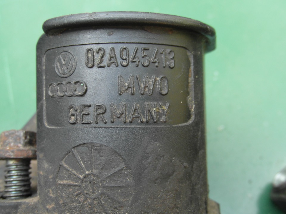 02A945413 Выключатель, фара заднего хода VAG | Запчасти на DRIVE2