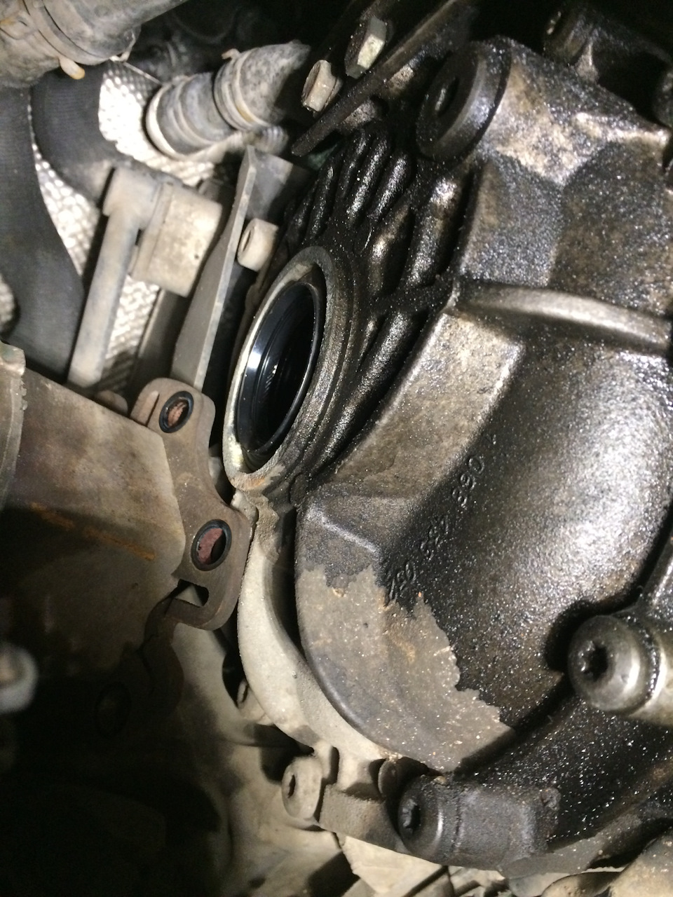 Сальник привода АКПП 6НР19 — Audi A8 (D3), 3 л, 2006 года | своими ...