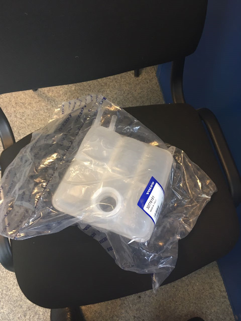 30776151 Бачок расширительный системы охлаждения Volvo | Запчасти на DRIVE2