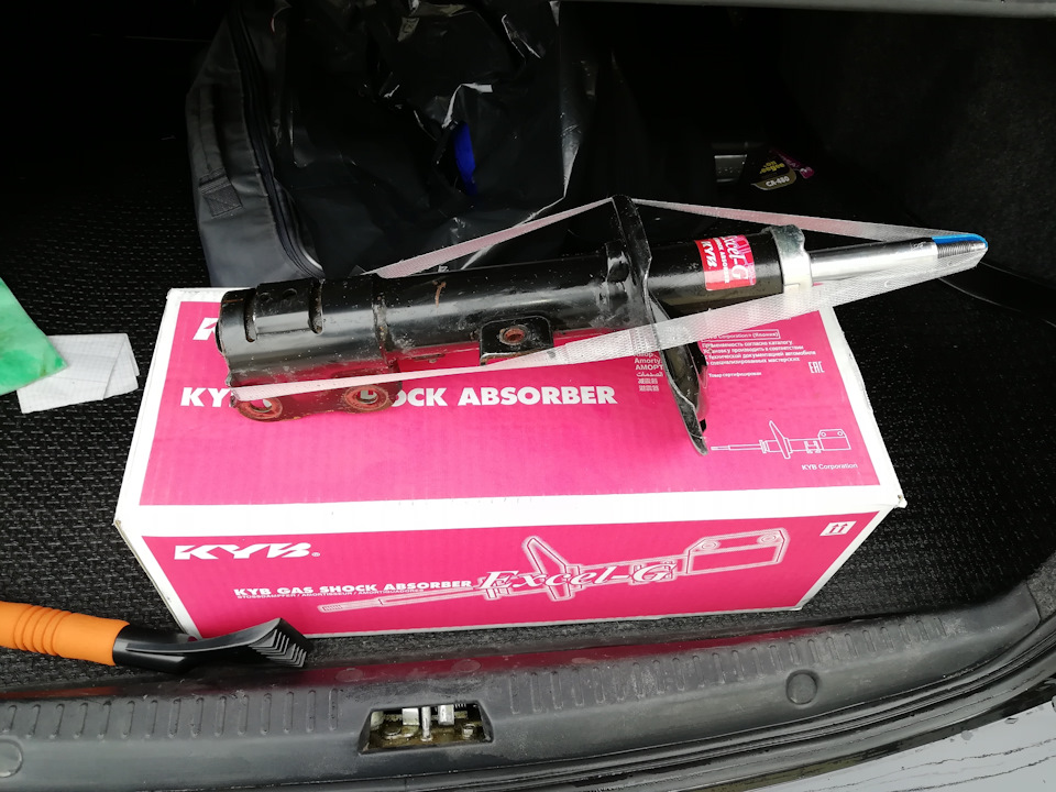 Продам амортизационную стойку KYB 339117 — DRIVE2