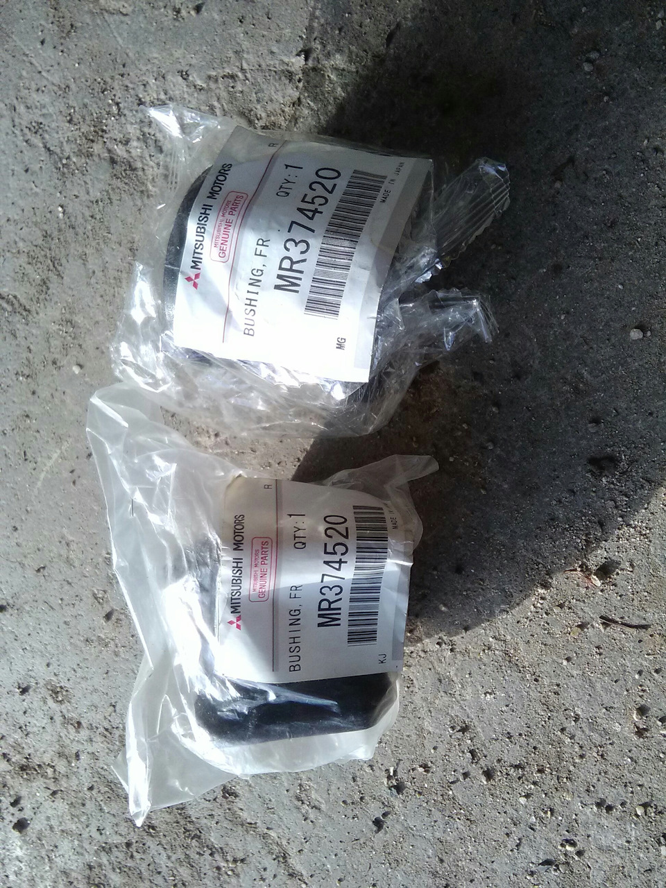 MR374520 Втулка стабилизатора передняя OEM Mitsubishi | Запчасти на DRIVE2