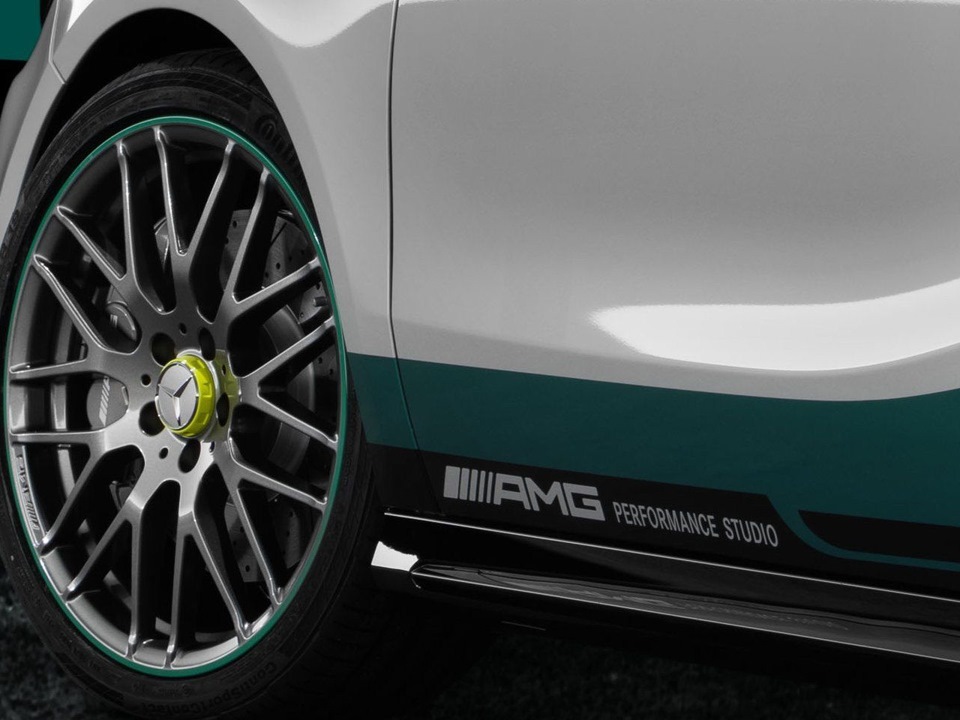 MERCEDES-AMG за победу в F1 выпустил спец.версию A45 4MATIC — DRIVE2