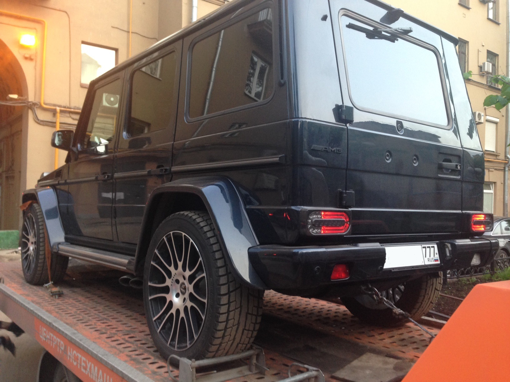 Встал посреди двора — Mercedes-Benz G-Class (W463 1G), 5 л, 2001 года | визит на сервис | DRIVE2